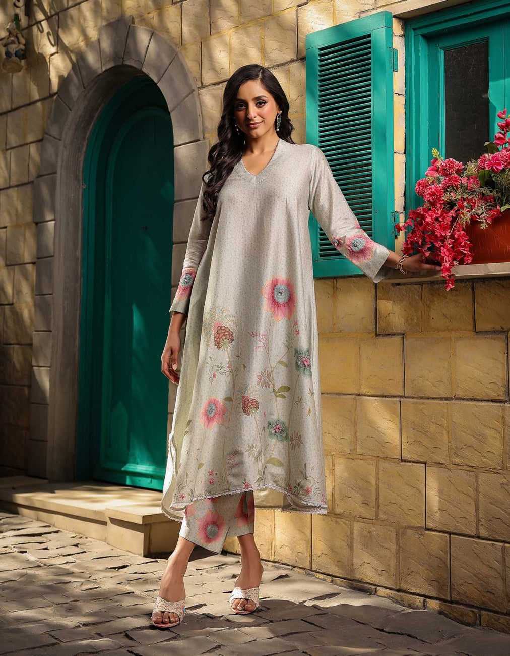 Ivory Mughal Phool Kurta Set | Deval Store
