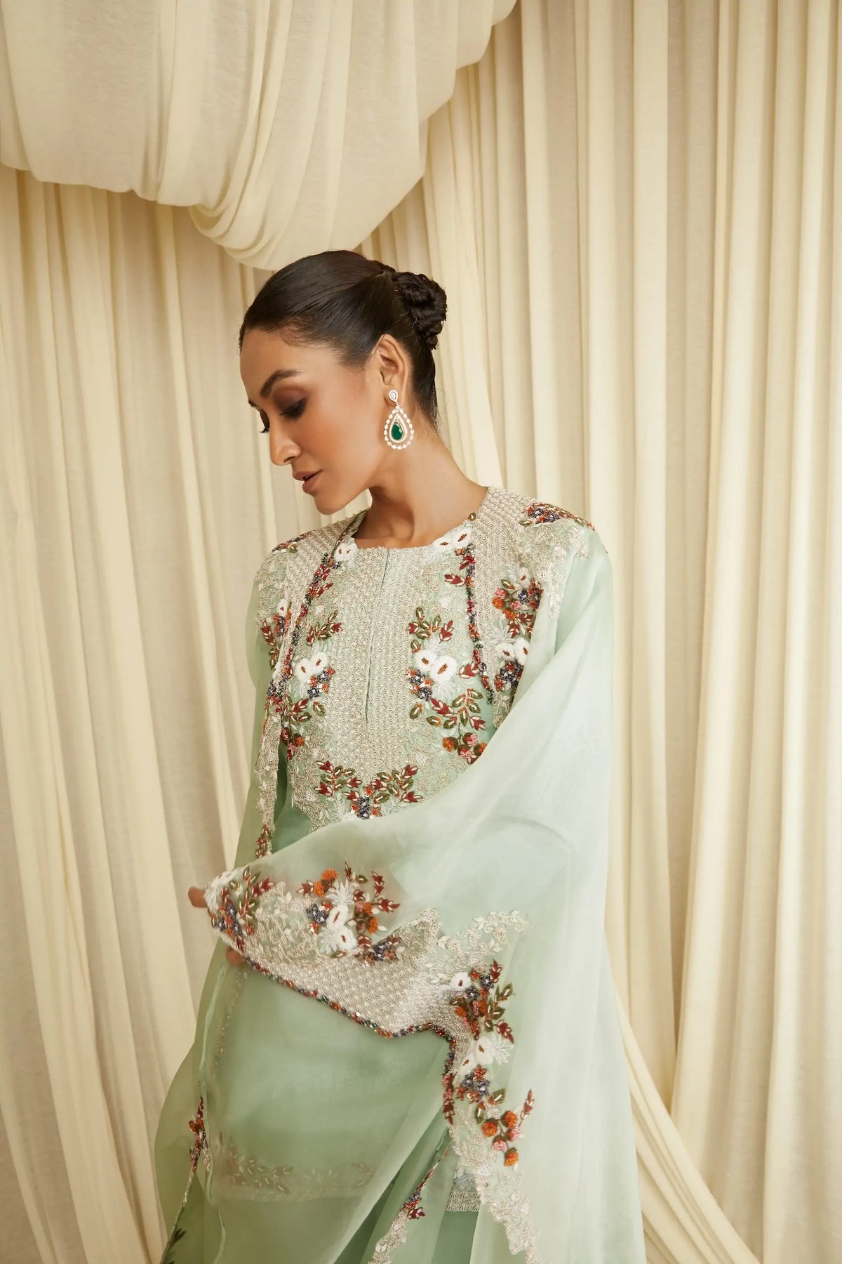 AV Multithread Short Suit – Deval The Multi Designer Store